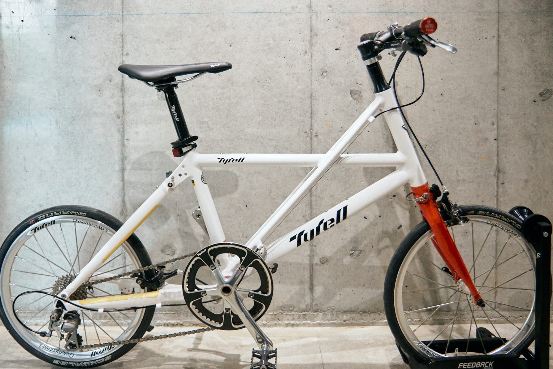 フロントフォークの差し色が魅力的なTyrell FXが入庫 ！ - SENSHA Bicycle 港北